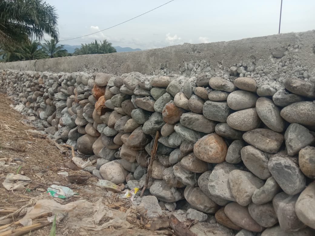 Proyek Peningkatan Jaringan Irigasi di Lawe Desky Terkesan Asal Jadi ...