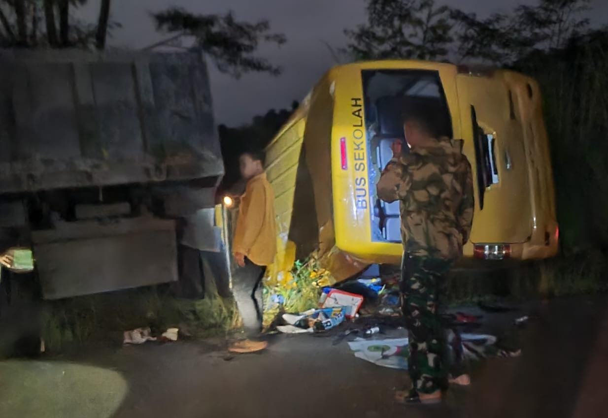 Kecelakaan di Gunung Salak, Sopir Dump Truk Dikabarkan Meninggal Dunia - Daerah - BERITA MERDEKA ...