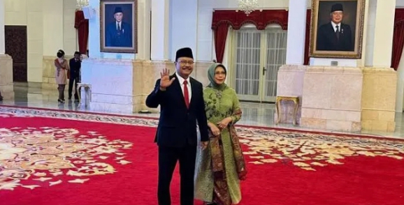 Resmi! Jokowi Lantik Gus Ipul Jadi Mensos Gantikan Risma - Nasional - BERITA MERDEKA ...