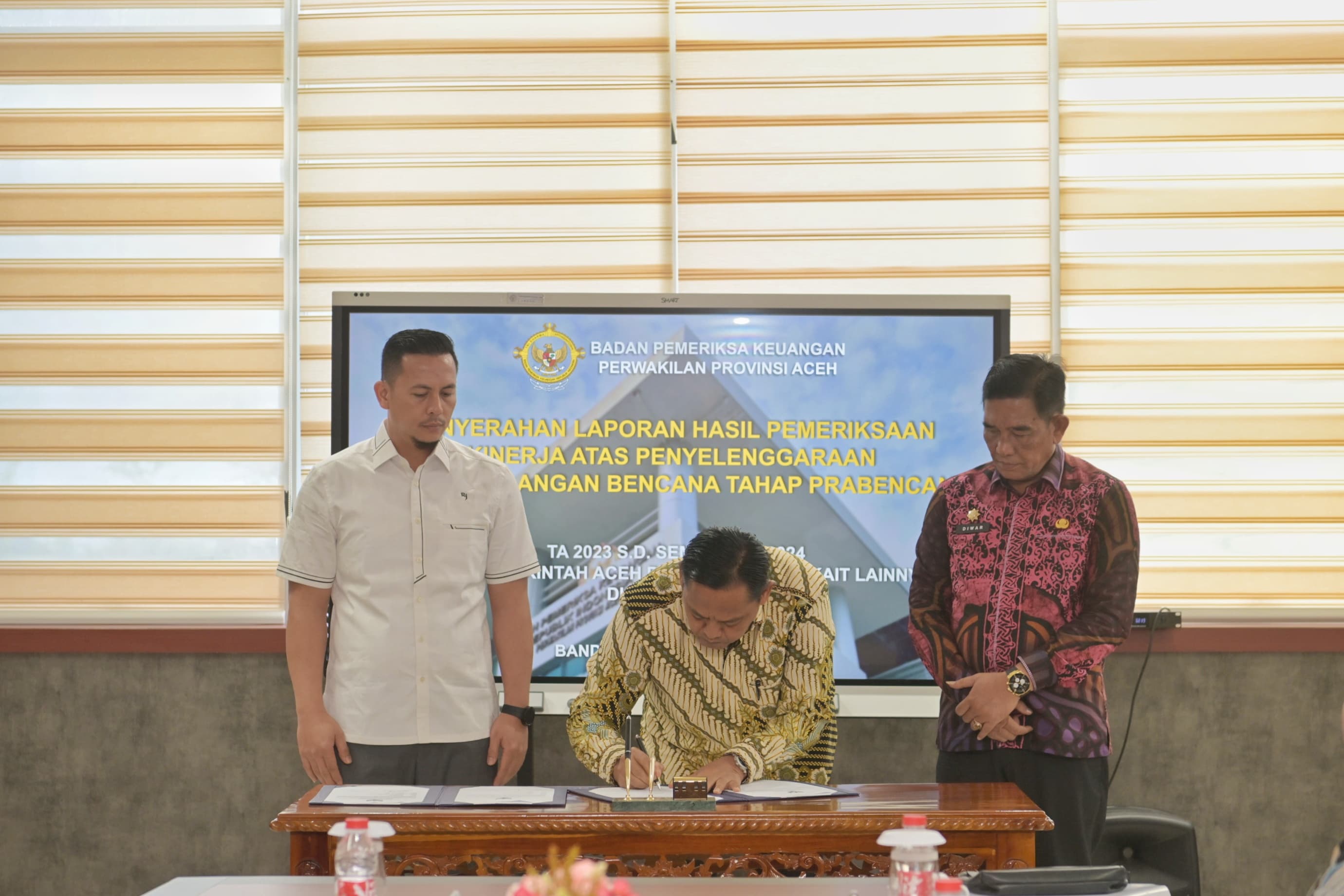 Plt Sekda Aceh Terima Laporan Penyerahan Hasil Pemeriksaan BPK - Daerah ...